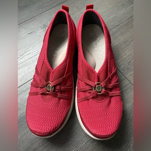 Bzees | Shoes | Bzees Niche Womens M Red Slip On Sneakers | Poshmark